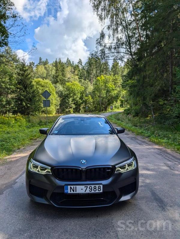 Pelēks BMW M5 2018 Rīga, ar dzinēja tilpumu 4.40 L un nobraukumu 125 tūkst. km par 49000 €, foto 1 vietnē AUTOMOTO.COM.LV