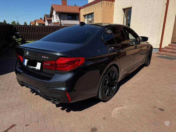 Grey BMW M5 2018 in Vilnius, with an engine capacity of 4.40 L and mileage of 212 thousand km for 37999 €, photo 5 on AUTOMOTO.COM.LV