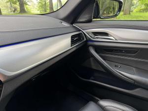 Grey BMW M5 2018 in Vilnius, with an engine capacity of 4.40 L and mileage of 212 thousand km for 37999 €, photo 18 on AUTOMOTO.COM.LV