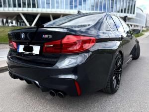Grey BMW M5 2018 in Vilnius, with an engine capacity of 4.40 L and mileage of 212 thousand km for 36999 €, photo 5 on AUTOMOTO.COM.LV