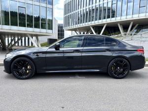 Grey BMW M5 2018 in Vilnius, with an engine capacity of 4.40 L and mileage of 212 thousand km for 36999 €, photo 8 on AUTOMOTO.COM.LV