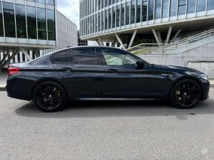 Grey BMW M5 2018 in Vilnius, with an engine capacity of 4.40 L and mileage of 212 thousand km for 36999 €, photo 9 on AUTOMOTO.COM.LV