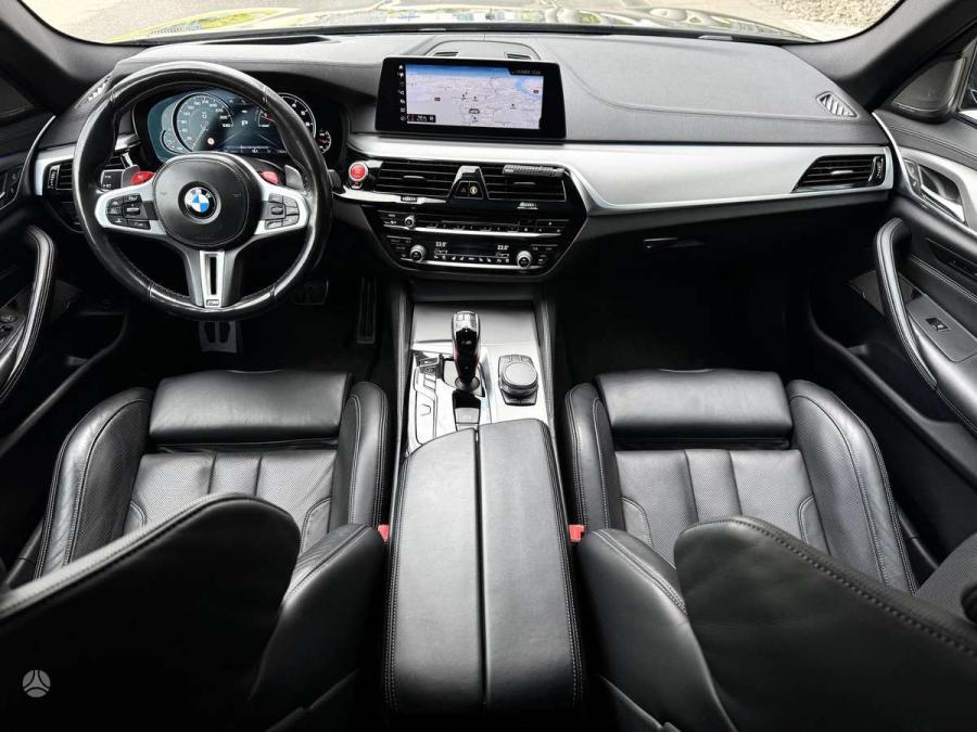 Grey BMW M5 2018 in Vilnius, with an engine capacity of 4.40 L and mileage of 212 thousand km for 36999 €, photo 10 on AUTOMOTO.COM.LV