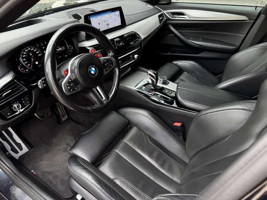 Grey BMW M5 2018 in Vilnius, with an engine capacity of 4.40 L and mileage of 212 thousand km for 36999 €, photo 11 on AUTOMOTO.COM.LV