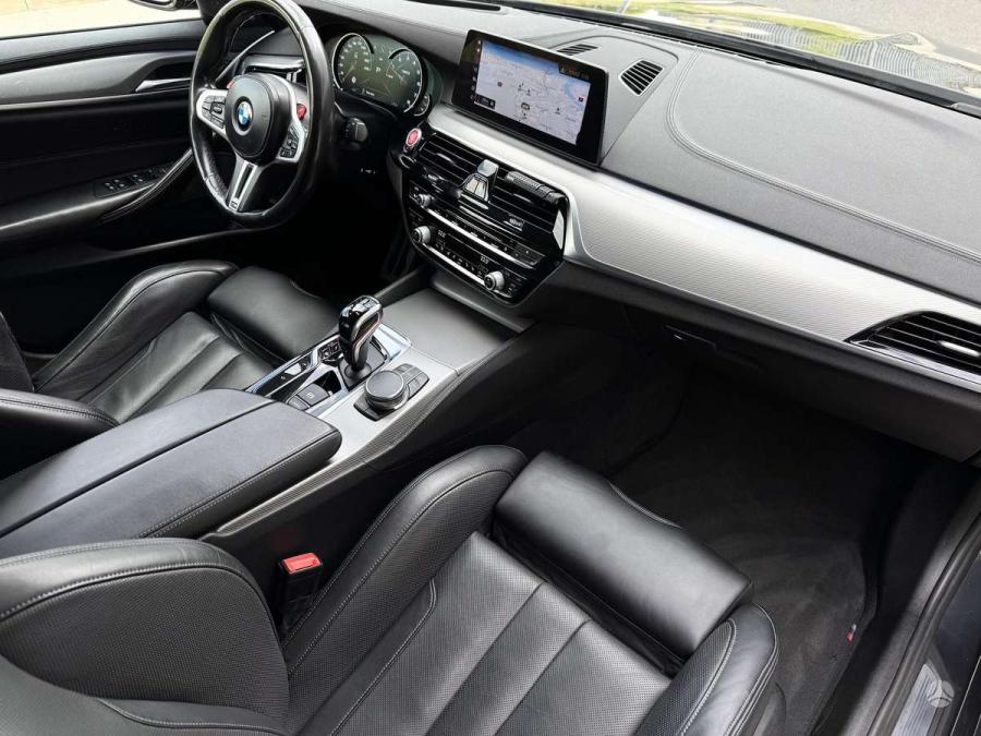 Grey BMW M5 2018 in Vilnius, with an engine capacity of 4.40 L and mileage of 212 thousand km for 36999 €, photo 12 on AUTOMOTO.COM.LV