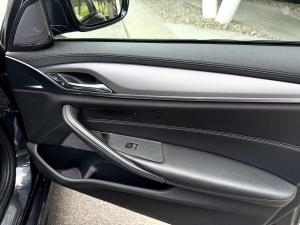 Grey BMW M5 2018 in Vilnius, with an engine capacity of 4.40 L and mileage of 212 thousand km for 36999 €, photo 13 on AUTOMOTO.COM.LV