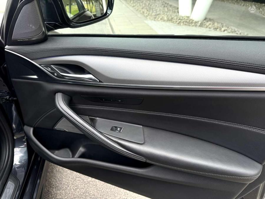 Grey BMW M5 2018 in Vilnius, with an engine capacity of 4.40 L and mileage of 212 thousand km for 36999 €, photo 13 on AUTOMOTO.COM.LV
