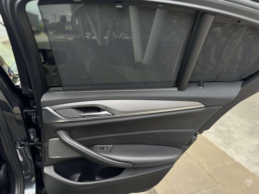 Grey BMW M5 2018 in Vilnius, with an engine capacity of 4.40 L and mileage of 212 thousand km for 36999 €, photo 18 on AUTOMOTO.COM.LV