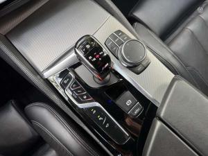 Grey BMW M5 2018 in Vilnius, with an engine capacity of 4.40 L and mileage of 212 thousand km for 36999 €, photo 27 on AUTOMOTO.COM.LV
