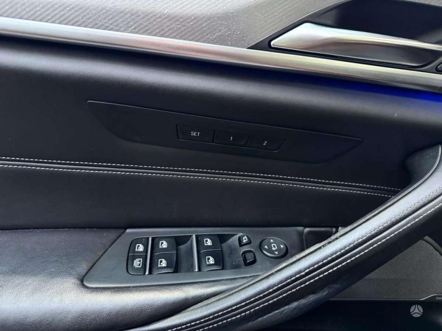 Grey BMW M5 2018 in Vilnius, with an engine capacity of 4.40 L and mileage of 212 thousand km for 36999 €, photo 30 on AUTOMOTO.COM.LV