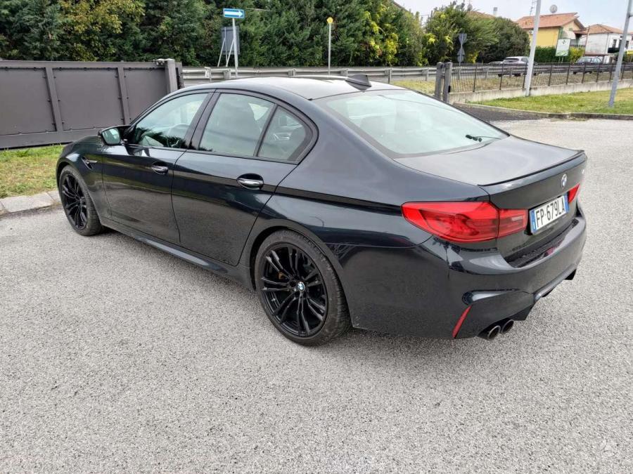 Grey BMW M5 2018 in Vilnius, with an engine capacity of 4.40 L and mileage of 212 thousand km for 36999 €, photo 37 on AUTOMOTO.COM.LV