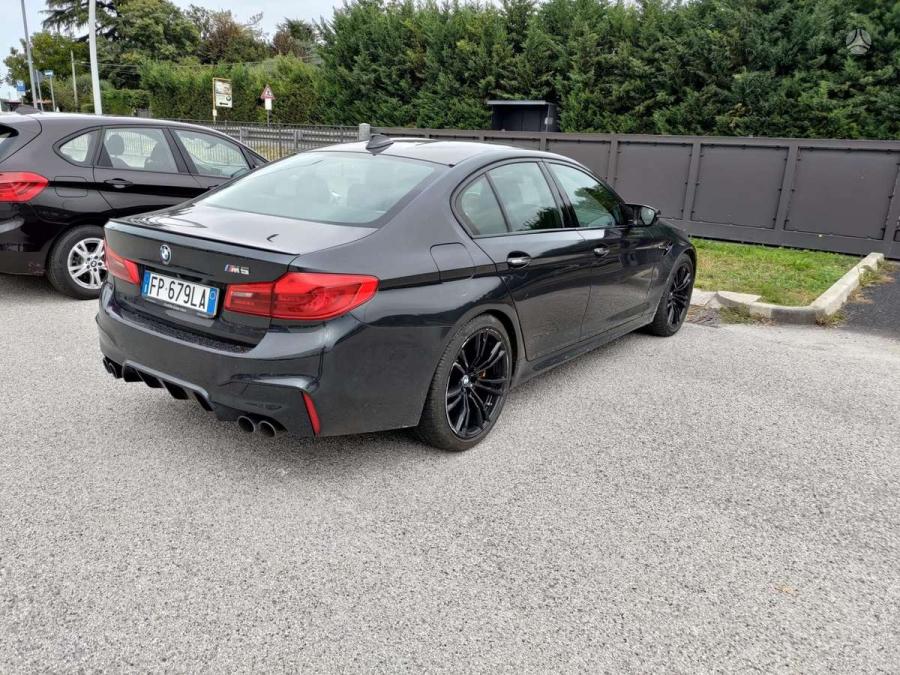 Grey BMW M5 2018 in Vilnius, with an engine capacity of 4.40 L and mileage of 212 thousand km for 36999 €, photo 40 on AUTOMOTO.COM.LV