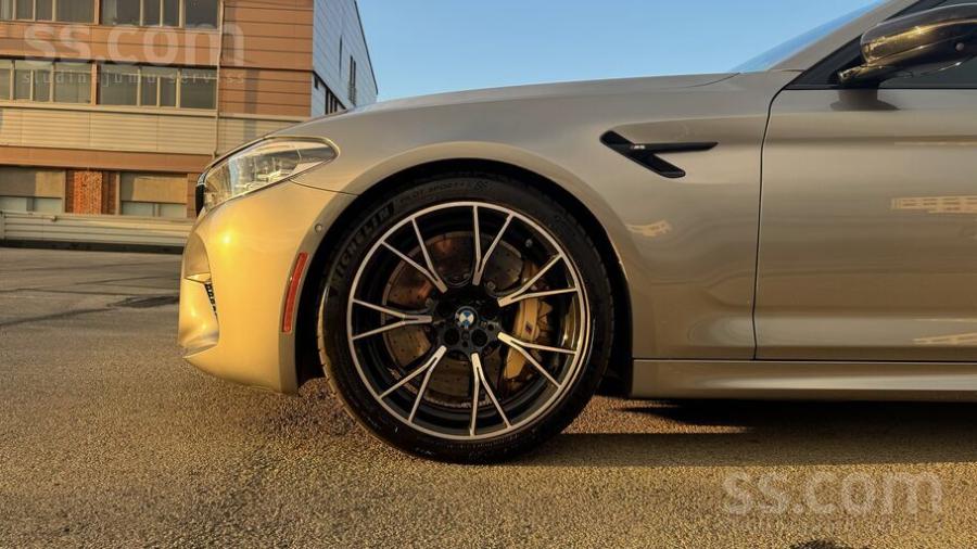 Grey BMW M5 2019 in Riga, with an engine capacity of 4.40 L and mileage of 104 thousand km for 62000 €, photo 9 on AUTOMOTO.COM.LV