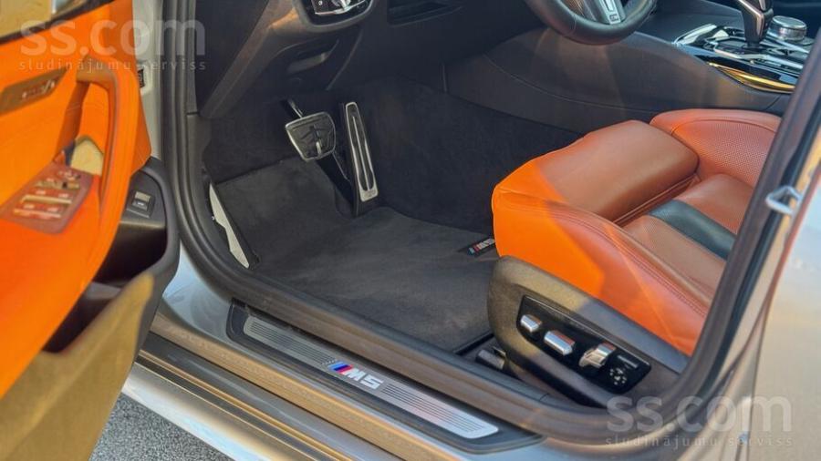 Grey BMW M5 2019 in Riga, with an engine capacity of 4.40 L and mileage of 108 thousand km for 59990 €, photo 25 on AUTOMOTO.COM.LV