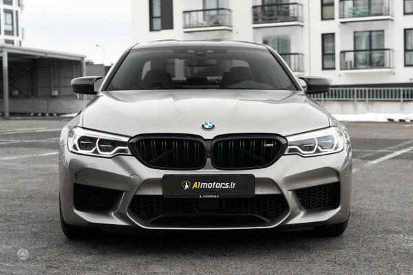 Grey BMW M5 2019 in Vilnius, with an engine capacity of 4.40 L and mileage of 150 thousand km for 47500 €, photo 1 on AUTOMOTO.COM.LV