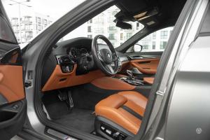 Pelēks BMW M5 2019 Viļņa, ar dzinēja tilpumu 4.40 L un nobraukumu 150 tūkst. km par 47500 €, foto 18 vietnē AUTOMOTO.COM.LV