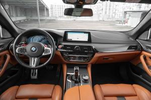 Pelēks BMW M5 2019 Viļņa, ar dzinēja tilpumu 4.40 L un nobraukumu 150 tūkst. km par 47500 €, foto 20 vietnē AUTOMOTO.COM.LV
