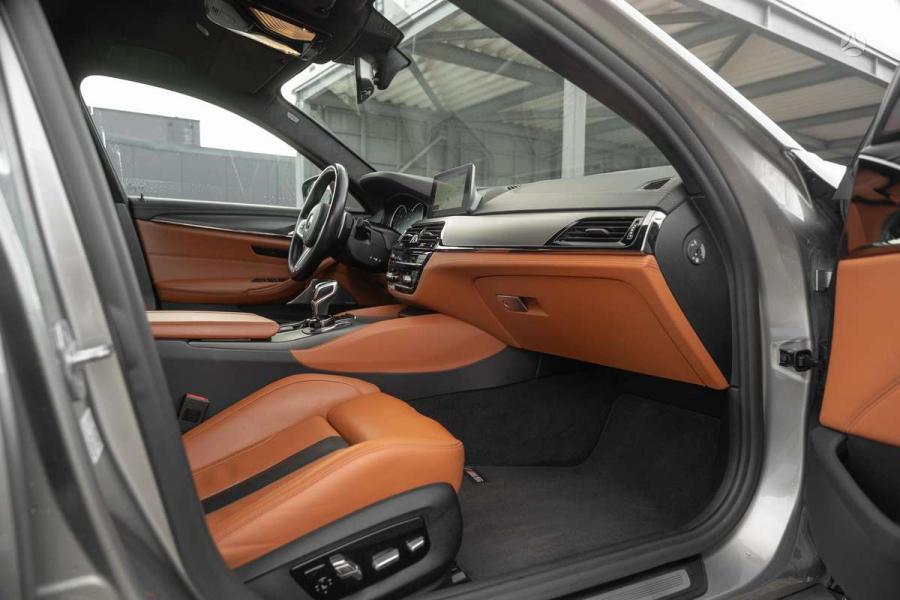 Pelēks BMW M5 2019 Viļņa, ar dzinēja tilpumu 4.40 L un nobraukumu 150 tūkst. km par 47500 €, foto 24 vietnē AUTOMOTO.COM.LV