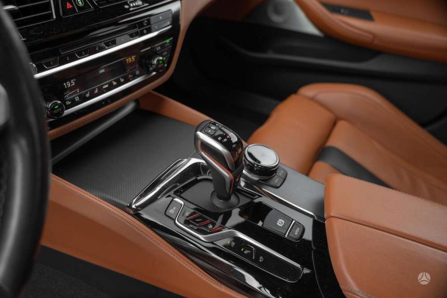 Pelēks BMW M5 2019 Viļņa, ar dzinēja tilpumu 4.40 L un nobraukumu 150 tūkst. km par 47500 €, foto 26 vietnē AUTOMOTO.COM.LV