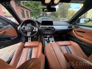 Grey BMW M5 2020 in Riga, with an engine capacity of 4.40 L and mileage of 127 thousand km for 69900 €, photo 6 on AUTOMOTO.COM.LV