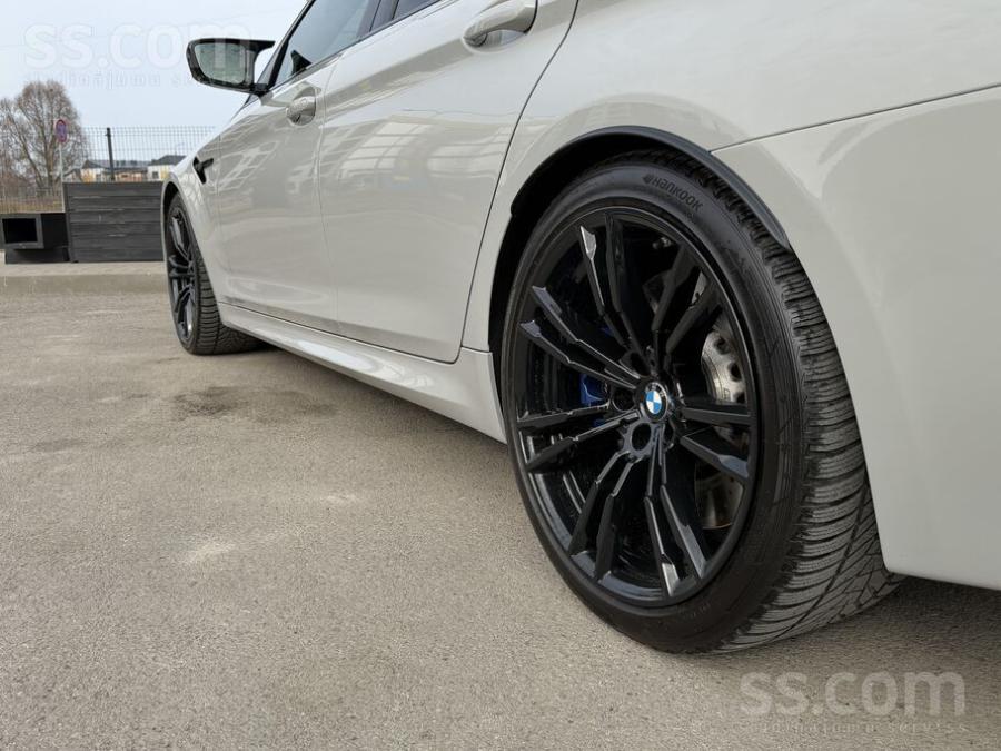 Pelēks BMW M5 2022 Jelgava, ar dzinēja tilpumu 4.40 L un nobraukumu 0 tūkst. km par 68500 €, foto 10 vietnē AUTOMOTO.COM.LV