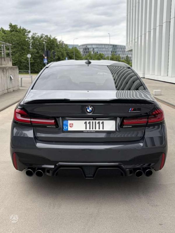 Pelēks BMW M5 2022 Viļņa, ar dzinēja tilpumu 4.40 L un nobraukumu 33 tūkst. km par 59000 €, foto 4 vietnē AUTOMOTO.COM.LV