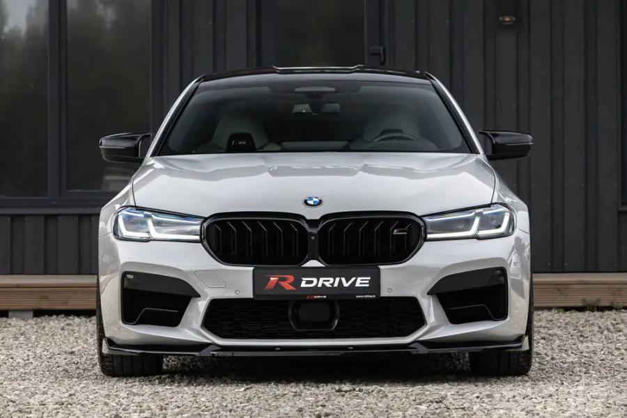 Pelēks BMW M5 2022 Jelgava, ar dzinēja tilpumu 4.40 L un nobraukumu 101 tūkst. km par 73200 €, foto 3 vietnē AUTOMOTO.COM.LV