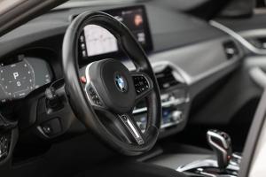 Pelēks BMW M5 2022 Jelgava, ar dzinēja tilpumu 4.40 L un nobraukumu 101 tūkst. km par 73200 €, foto 14 vietnē AUTOMOTO.COM.LV