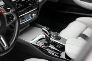 Pelēks BMW M5 2022 Jelgava, ar dzinēja tilpumu 4.40 L un nobraukumu 101 tūkst. km par 73200 €, foto 15 vietnē AUTOMOTO.COM.LV