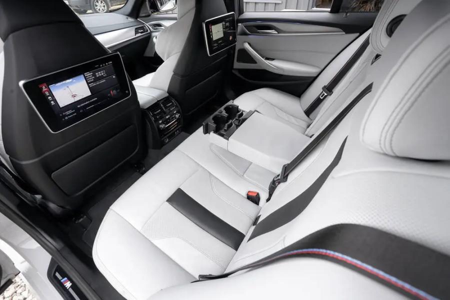 Pelēks BMW M5 2022 Jelgava, ar dzinēja tilpumu 4.40 L un nobraukumu 101 tūkst. km par 73200 €, foto 21 vietnē AUTOMOTO.COM.LV