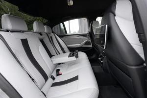 Pelēks BMW M5 2022 Jelgava, ar dzinēja tilpumu 4.40 L un nobraukumu 101 tūkst. km par 73200 €, foto 23 vietnē AUTOMOTO.COM.LV
