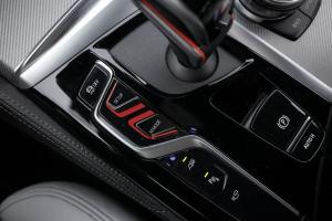 Pelēks BMW M5 2022 Jelgava, ar dzinēja tilpumu 4.40 L un nobraukumu 101 tūkst. km par 73200 €, foto 34 vietnē AUTOMOTO.COM.LV