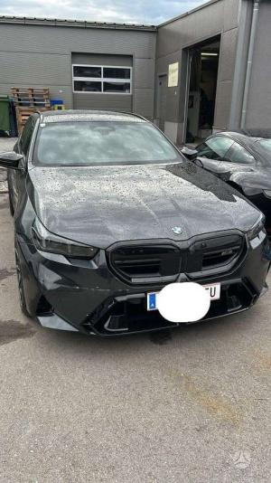 Grey BMW M5 2025 in Klaipeda, with an engine capacity of 4.40 L and mileage of 11 thousand km for 68200 €, photo 3 on AUTOMOTO.COM.LV