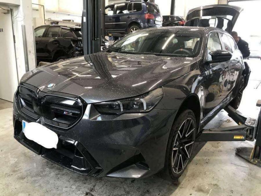 Grey BMW M5 2025 in Klaipeda, with an engine capacity of 4.40 L and mileage of 11 thousand km for 68200 €, photo 12 on AUTOMOTO.COM.LV