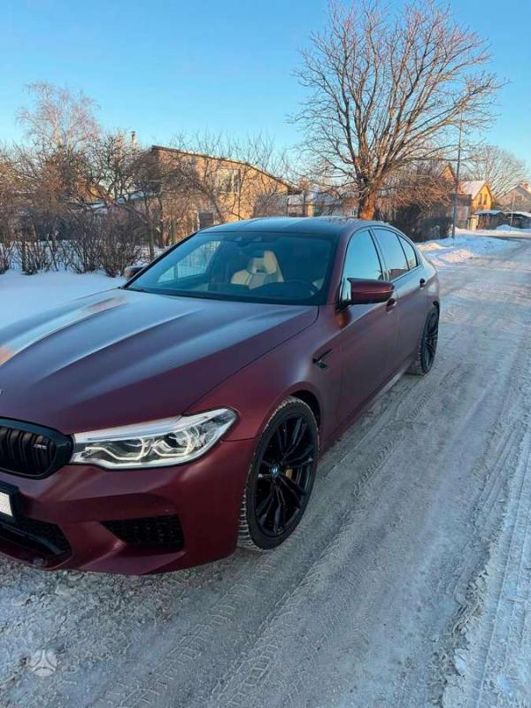 Red BMW M5 2018 in Liepaja, with an engine capacity of 4.40 L and mileage of 135 thousand km for 47000 €, photo 1 on AUTOMOTO.COM.LV