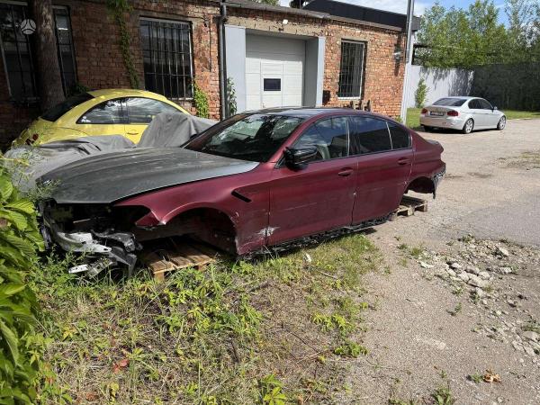 BMW M5 2018 Rīga vietnē Sarkans BMW M5 2018 Rīga, ar dzinēja tilpumu 4.40 L un nobraukumu 100 tūkst. km par 6000 €, foto 1 vietnē AUTOMOTO.COM.LV
