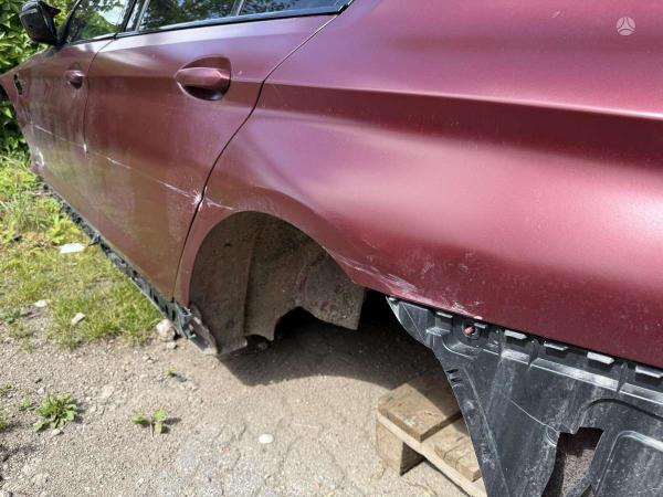 BMW M5 2018 Rīga vietnē Sarkans BMW M5 2018 Rīga, ar dzinēja tilpumu 4.40 L un nobraukumu 100 tūkst. km par 6000 €, foto 5 vietnē AUTOMOTO.COM.LV