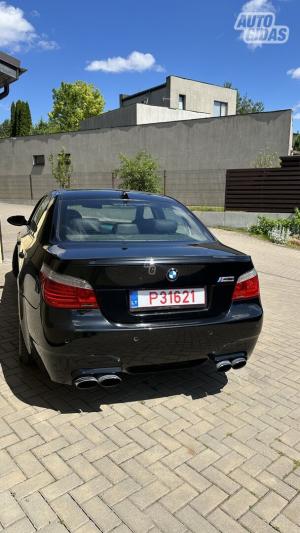 BMW M5 2006 in Vilnius, with an engine capacity of 5.00 L and mileage of 208 thousand km for 24999 €, photo 8 on AUTOMOTO.COM.LV