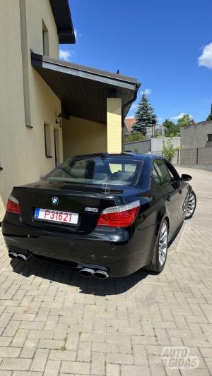 BMW M5 2006 in Vilnius, with an engine capacity of 5.00 L and mileage of 208 thousand km for 24999 €, photo 9 on AUTOMOTO.COM.LV