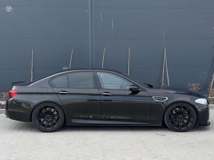 BMW M5 2012 in Vilnius, with an engine capacity of 4.40 L and mileage of 170 thousand km for 23700 €, photo 5 on AUTOMOTO.COM.LV