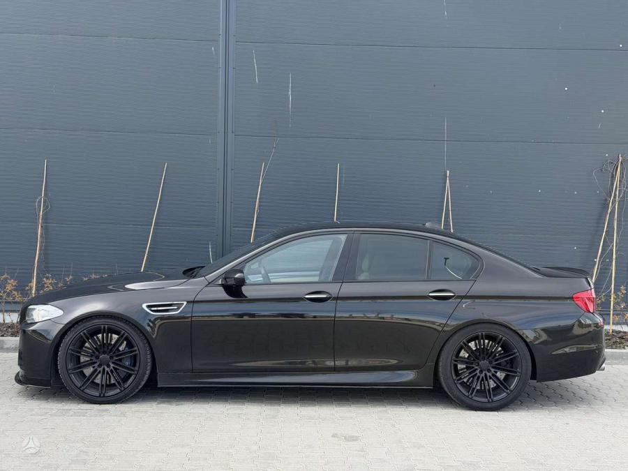 BMW M5 2012 in Vilnius, with an engine capacity of 4.40 L and mileage of 170 thousand km for 23700 €, photo 6 on AUTOMOTO.COM.LV