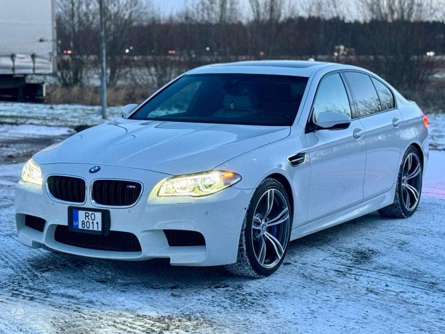 White BMW M5 2016 in Riga, with an engine capacity of 0.00 L and mileage of 67 thousand km for 36500 €, photo 1 on AUTOMOTO.COM.LV