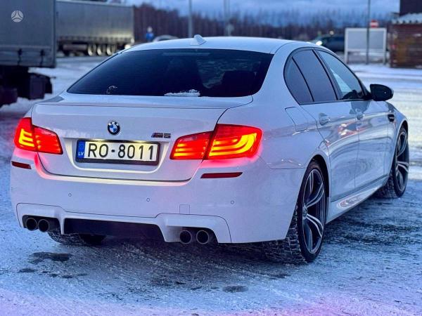 White BMW M5 2016 in Riga, with an engine capacity of 0.00 L and mileage of 67 thousand km for 36500 €, photo 3 on AUTOMOTO.COM.LV