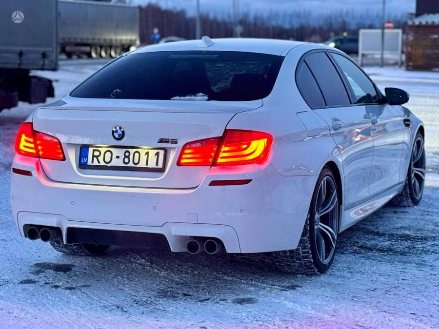White BMW M5 2016 in Riga, with an engine capacity of 0.00 L and mileage of 67 thousand km for 36500 €, photo 3 on AUTOMOTO.COM.LV