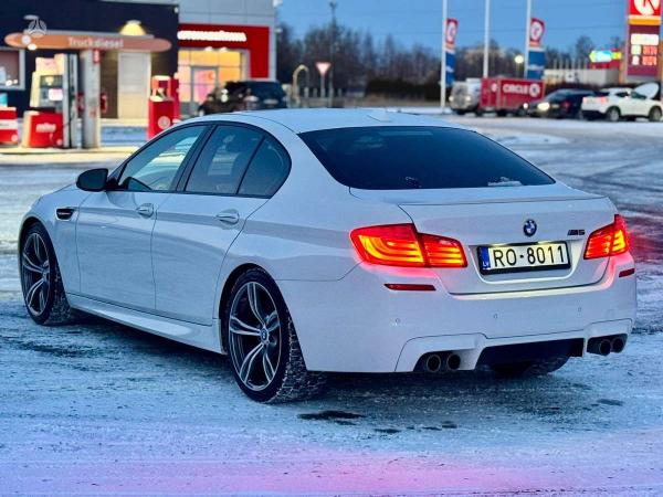 White BMW M5 2016 in Riga, with an engine capacity of 0.00 L and mileage of 67 thousand km for 36500 €, photo 4 on AUTOMOTO.COM.LV
