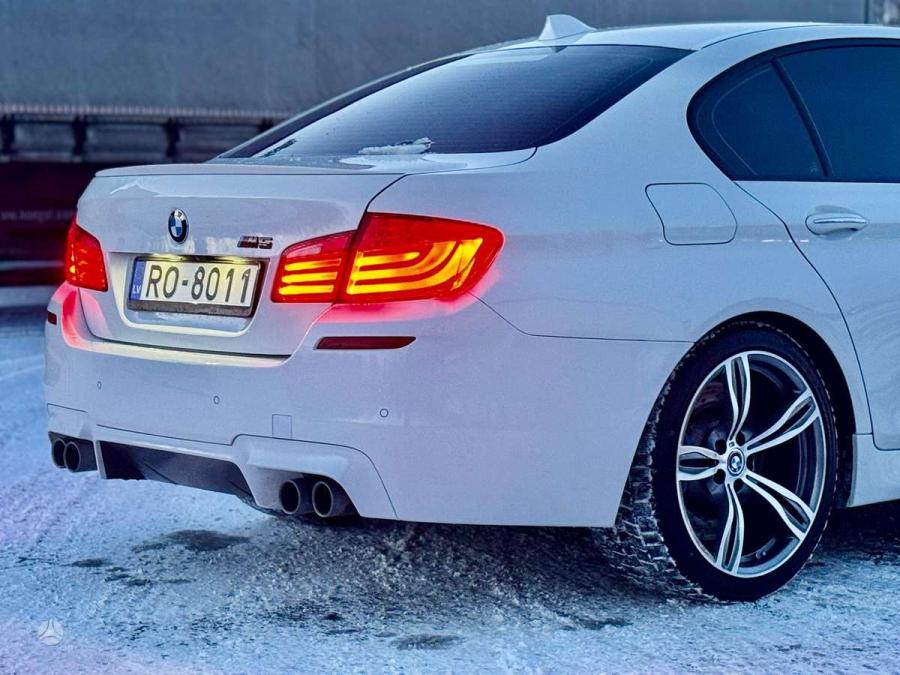 White BMW M5 2016 in Riga, with an engine capacity of 0.00 L and mileage of 67 thousand km for 36500 €, photo 6 on AUTOMOTO.COM.LV