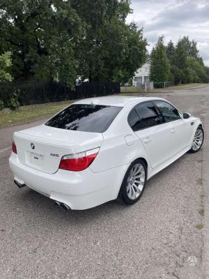 White BMW M5 2008 in Kaunas, with an engine capacity of 5.00 L and mileage of 130 thousand km for 29999 €, photo 3 on AUTOMOTO.COM.LV