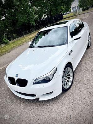 White BMW M5 2008 in Kaunas, with an engine capacity of 5.00 L and mileage of 130 thousand km for 29999 €, photo 4 on AUTOMOTO.COM.LV
