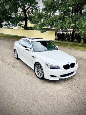 White BMW M5 2008 in Kaunas, with an engine capacity of 5.00 L and mileage of 130 thousand km for 29999 €, photo 8 on AUTOMOTO.COM.LV