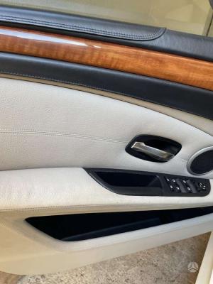 White BMW M5 2008 in Kaunas, with an engine capacity of 5.00 L and mileage of 130 thousand km for 29999 €, photo 14 on AUTOMOTO.COM.LV